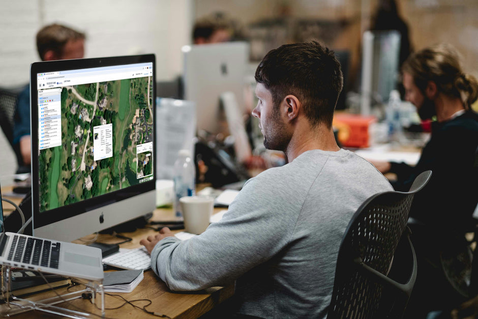 Geofencing: What It Is and How It Works | LandAirSea